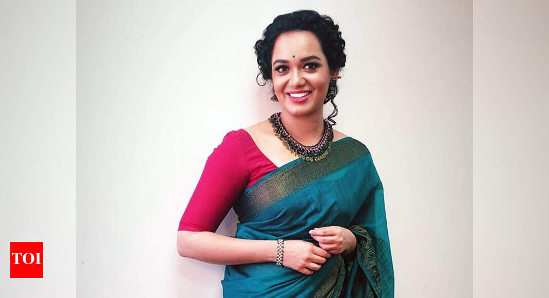 Singer Jyotsna impresses with yet another Hindi song | Malayalam Movie ...