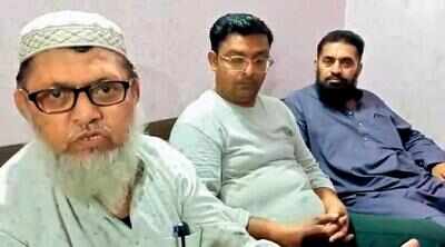 26 from Godhra stranded in Karachi yearn to return | Vadodara News ...