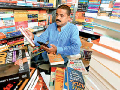 Booksellers in Pune struggle to stay afloat amid Covid-19 | Pune News ...
