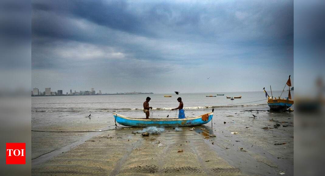 Cyclone in Mumbai Latest News: IMD sounds 'red alert' for Mumbai, Thane ...
