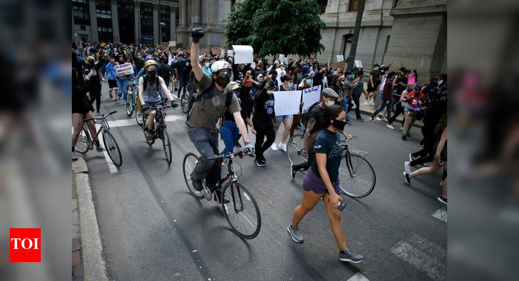 New York City imposes 11 pm curfew amid Floyd protests - Times of India