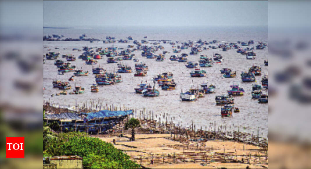 Mumbai Cyclone: Airports told to park planes safely, hospitals on high ...