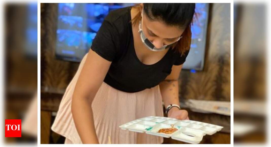 Photos: Prarthana Behere tries her hand at painting; says 'Paint your ...