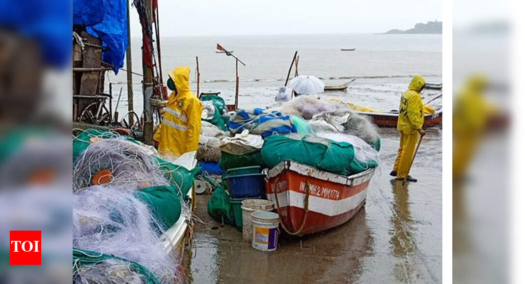 Cyclone in Mumbai News: Three hurt as cement blocks fall on shanty due ...