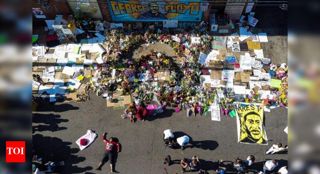 8:46: A number becomes a potent symbol of police brutality - Times of India