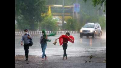 Rain in Delhi: Rain lashes parts of Delhi, brings mercury down | Delhi News - Times of India