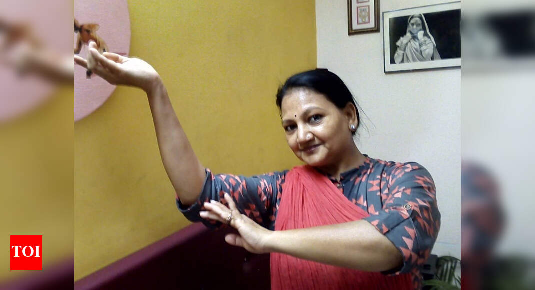 Viewers learn the basics of 'Ghoomar' dance online | Events Movie News ...