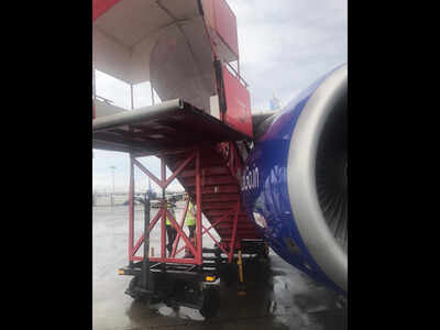 Mumbai airport: SpiceJet step ladder crashes into IndiGo craft wing ...