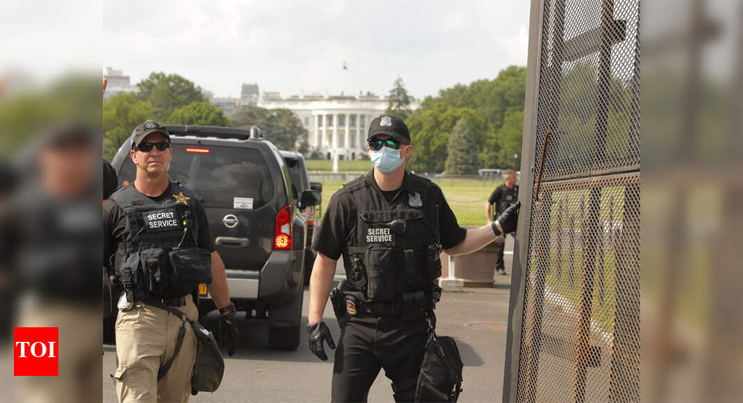 'Take a knee': Protesters ask black Secret Service officers in ...