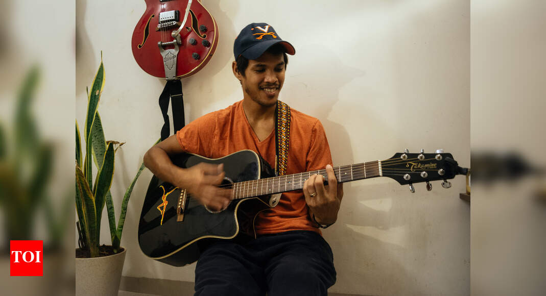 Now, between a racquet and guitar, I will choose guitar, says Somdev ...