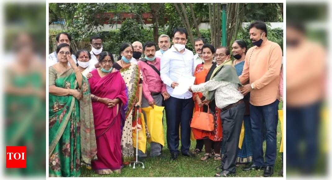 Dingri Nagaraj, Lakshmi Devamma and other senior Kannada artists ...