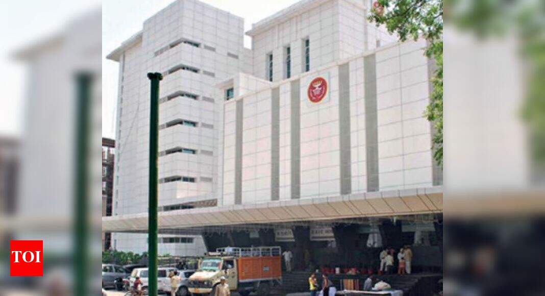 Pregnant woman's death: Director of Noida's ESIC Hospital shunted out ...