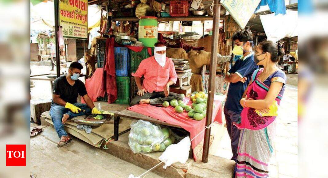 Khanderao markets reopens, 14 fined | Vadodara News - Times of India