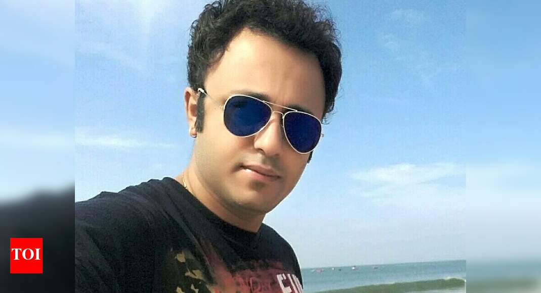 Actor Joyjit Banerjee celebrates birthday with family - Times of India