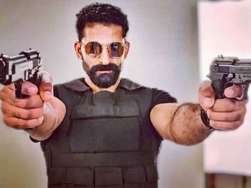 Video: Dr Rajkumar inspires John Kokken to perform yoga | Kannada Movie ...