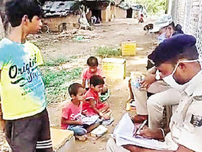 Bihar: Bhagalpur cops tutor slum kids | Patna News - Times of India