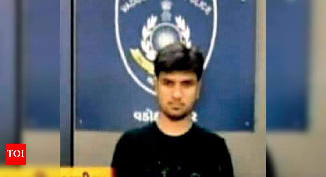 Goon uses ‘distancing’ to escape from police station | Vadodara News ...