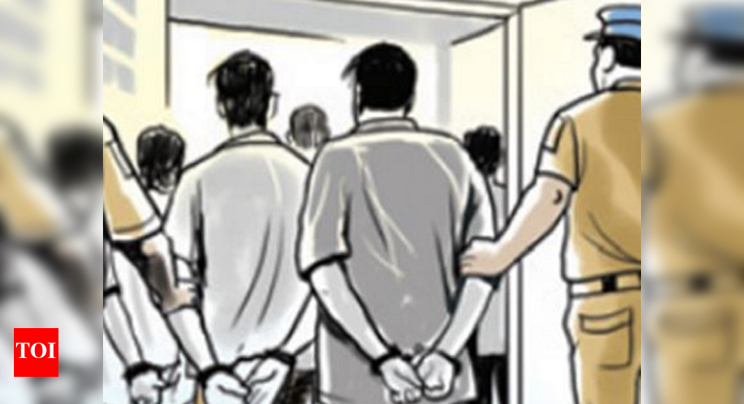 Mumbai: Spa raided in Lokhandwala; 11 held | Mumbai News - Times of India