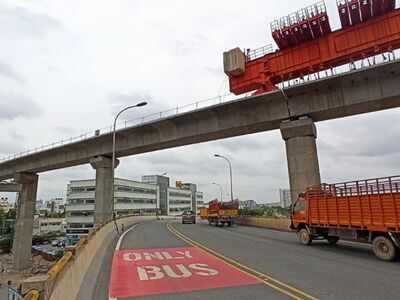 Bangalore Metro News: Bengaluru Metro soars over flyover near KR Puram ...