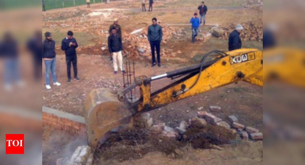 Gurugram: DTCP razes illegal showrooms, PGs | Gurgaon News - Times of India