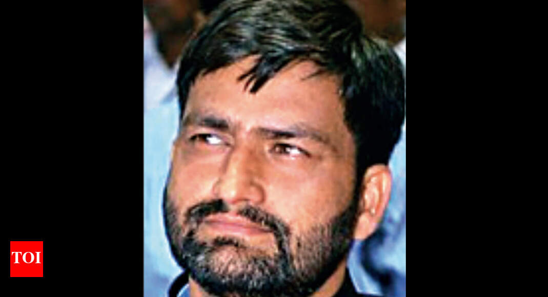 Kunal Choudhary casts vote in PPE; WHO norms flouted, says BJP | Bhopal ...