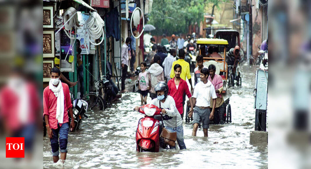Varanasi DM takes stock of flood preparedness | Varanasi News - Times ...