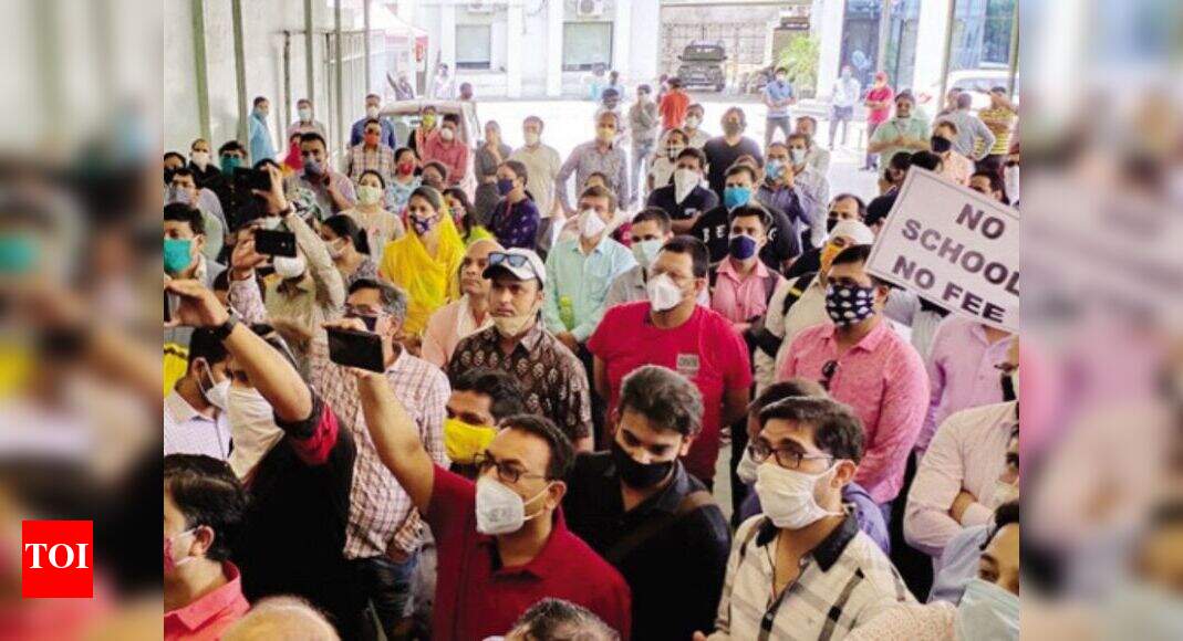 Jaipur: Parents protest against school fees, demand waiver | Jaipur ...