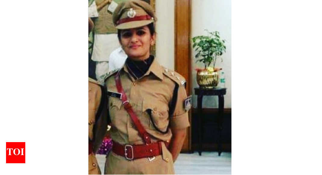 Gunjan Pant sends a sweet birthday wish for sister IPS Isha Pant ...