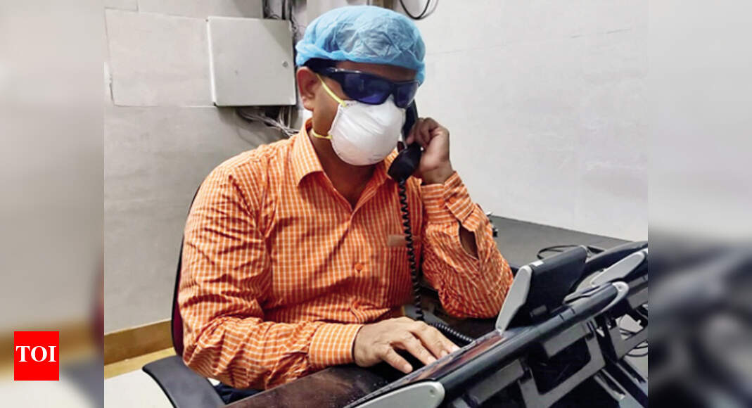 Blind hospital phone operator gets surprise call from Maharashtra CM ...