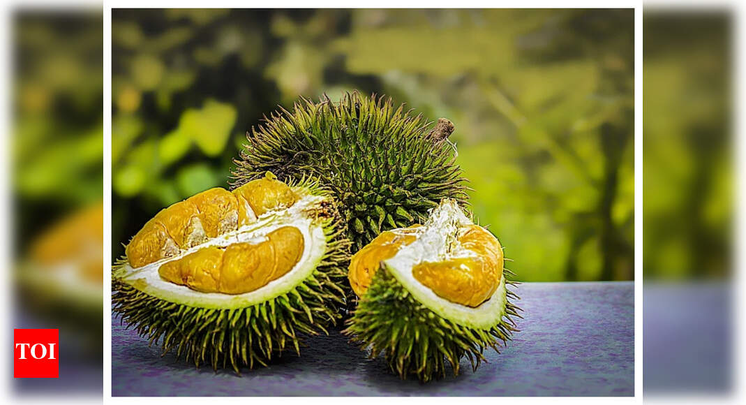 6 people hospitalised because of a smelly fruit! - Times of India