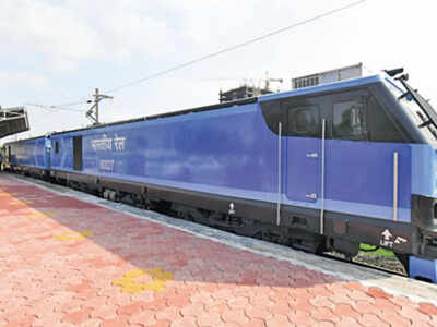 Bhopal: Powerful locomotive WAG 12 chugs in to Habiganj railway station ...