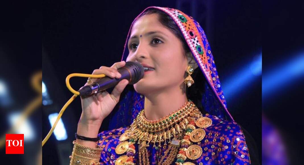 Watch: Geeta Rabari croons for song dedicated to Lord Krishna titled ...