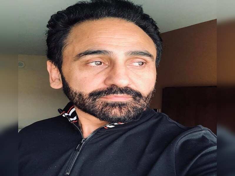 Singer-actor Sarbjit Cheema melts hearts on Father's Day, highlight ...