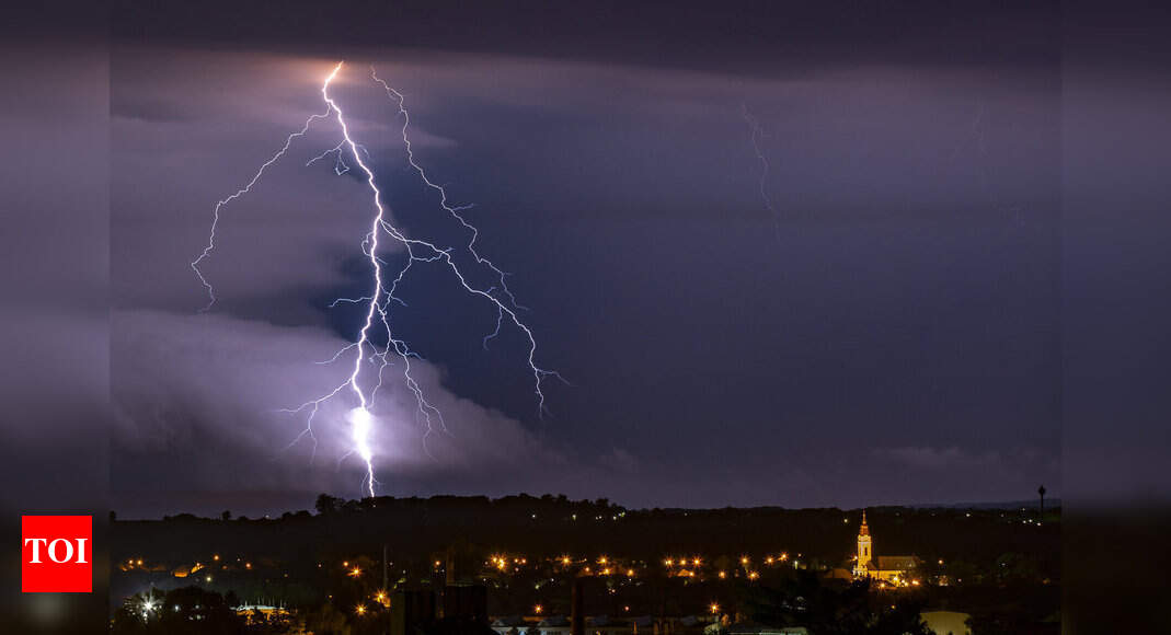 Single lightning flash stretching over 700 kms across Brazil in 2019 ...