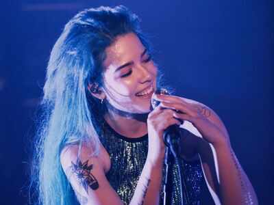 Halsey announces her debut poetry book - Times of India