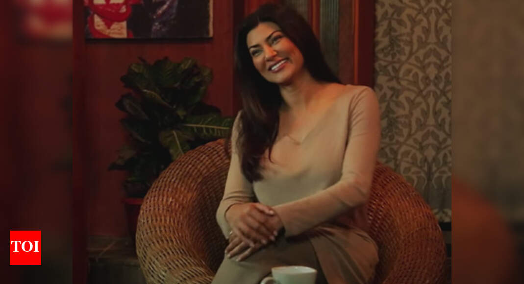 Video: Aarya introduces us to her perfect family, but what lies beneath ...