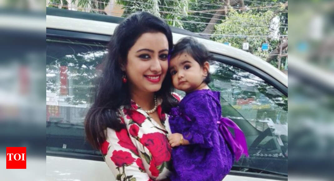 Nisha celebrates her first birthday with her daughter - Times of India