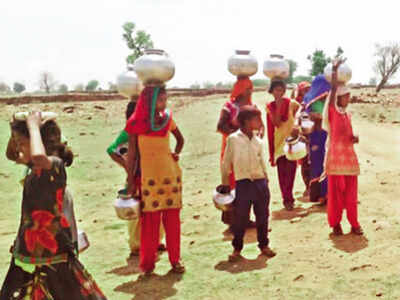 MP: Tribal women trek 5 kms to fetch water in Sheopur | Bhopal News ...