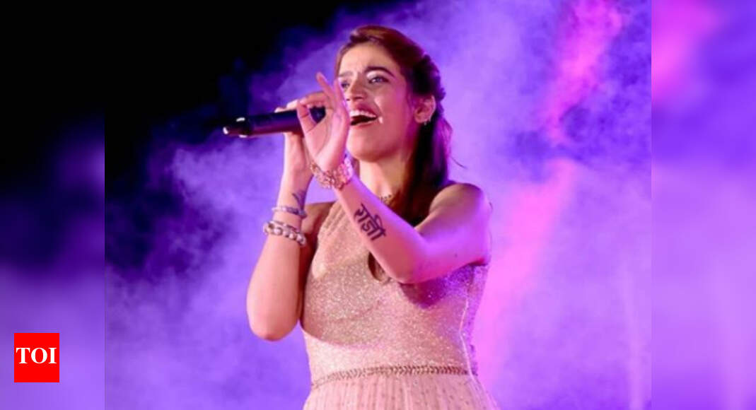 Watch: When singer Juilee Joglekar leaves fans mesmerised with her ...