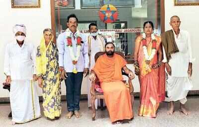 Inter-faith wedding held at Lingayat peetha in Davanagere | Hubballi ...