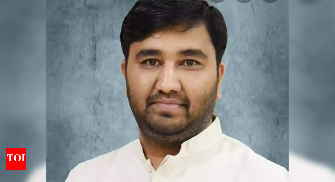 BJP neta provides protective screens to 25,000 autorickshaw owners in ...