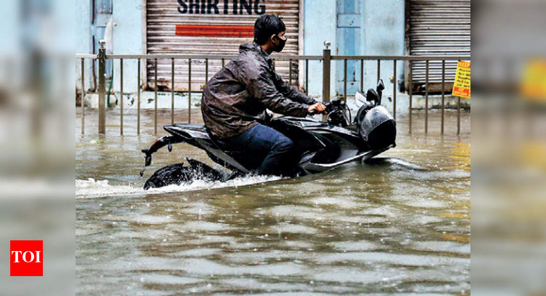Mumbai Rains: Mumbai gets first heavy rain; red alert for today ...