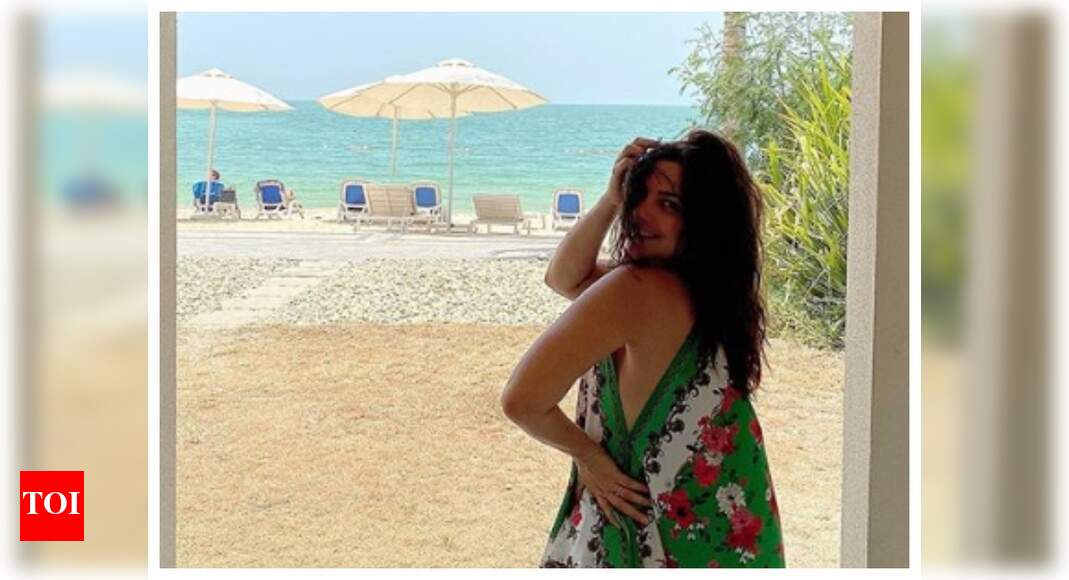 Sonalee Kulkarni shares a stunning throwback picture from her beach getaway; view post | Marathi ...