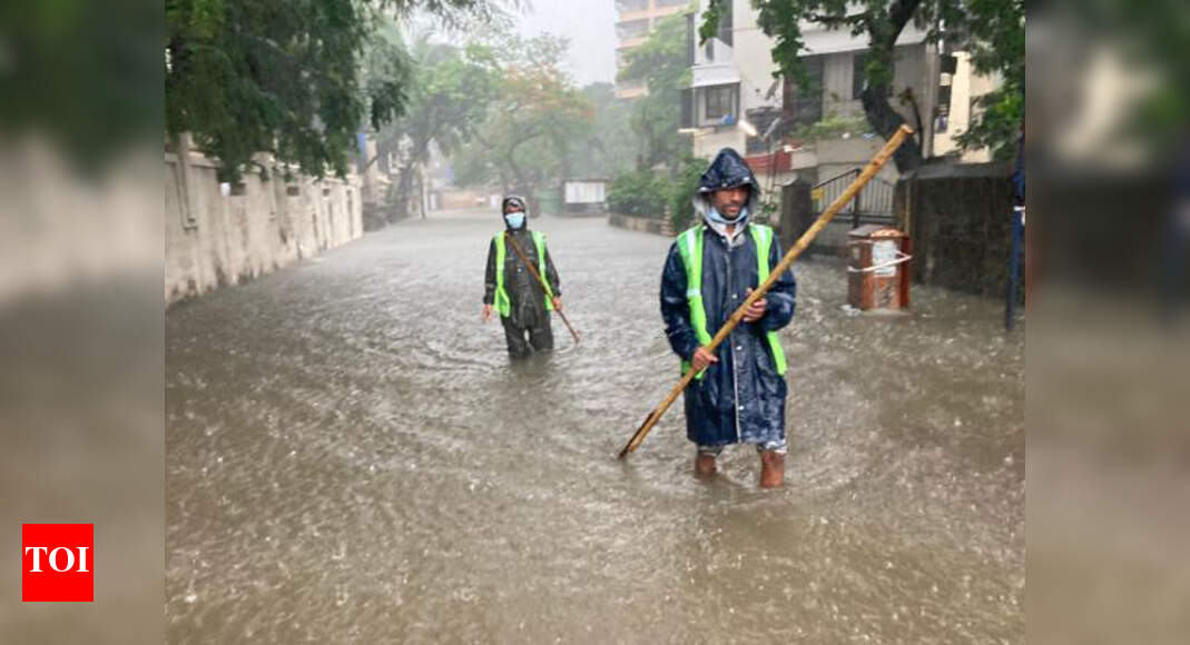Mumbai rains live updates: Heavy rainfall continues to lash Mumbai