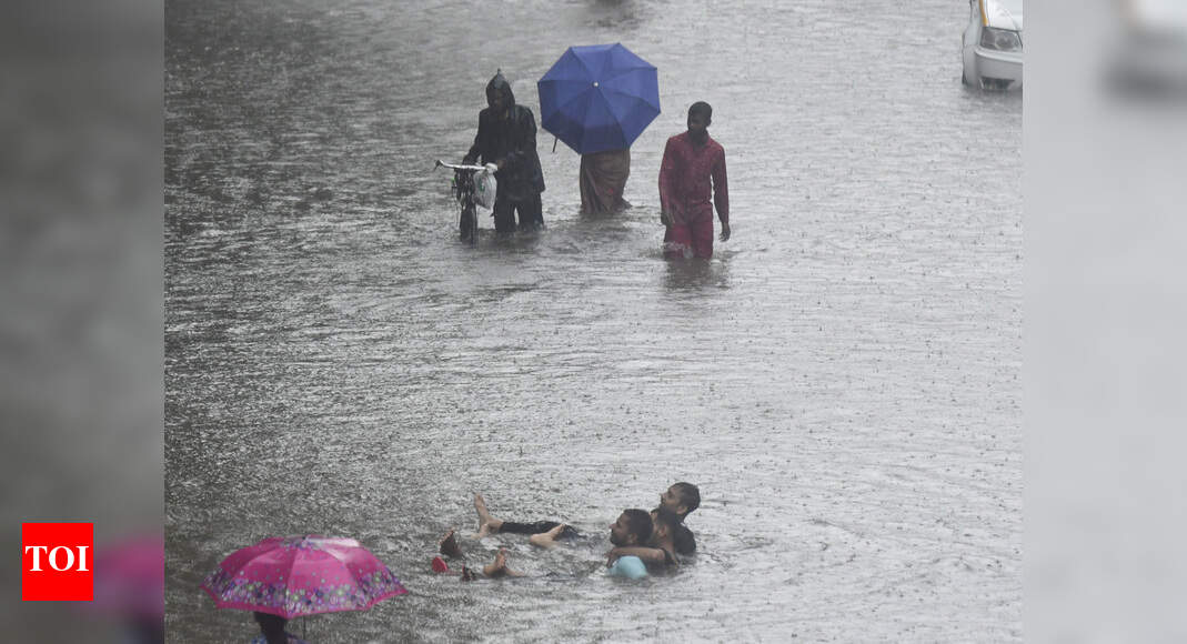 Mumbai rains: Heavy rains continue in Mumbai, suburbs; Powai lake ... Mumbai rains: Heavy rains continue in Mumbai, suburbs; Powai lake ...
