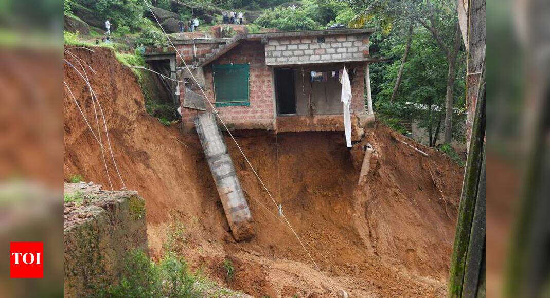 Two siblings die in Gurupura landslide, 4 houses destroyed | Mangaluru ...