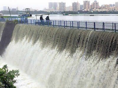 Mumbai: Powai lake overflows; big lakes get little rainfall | Mumbai News - Times of India
