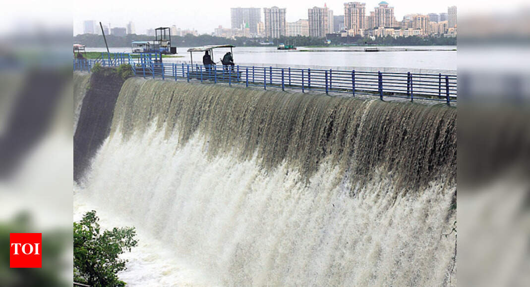 Mumbai: Powai lake overflows; big lakes get little rainfall | Mumbai News - Times of India