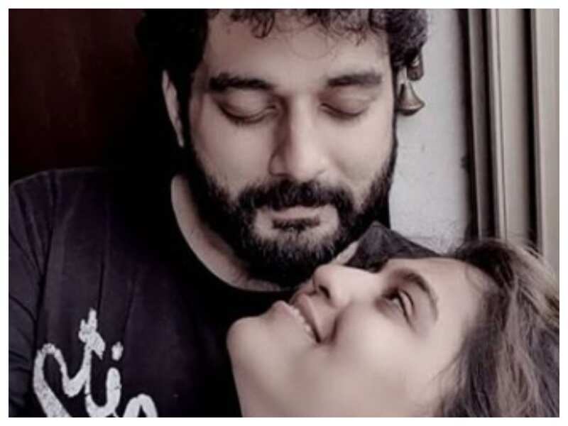 This loved-up picture of Mrunmayee Deshpande and Swapnil Rao will give ...