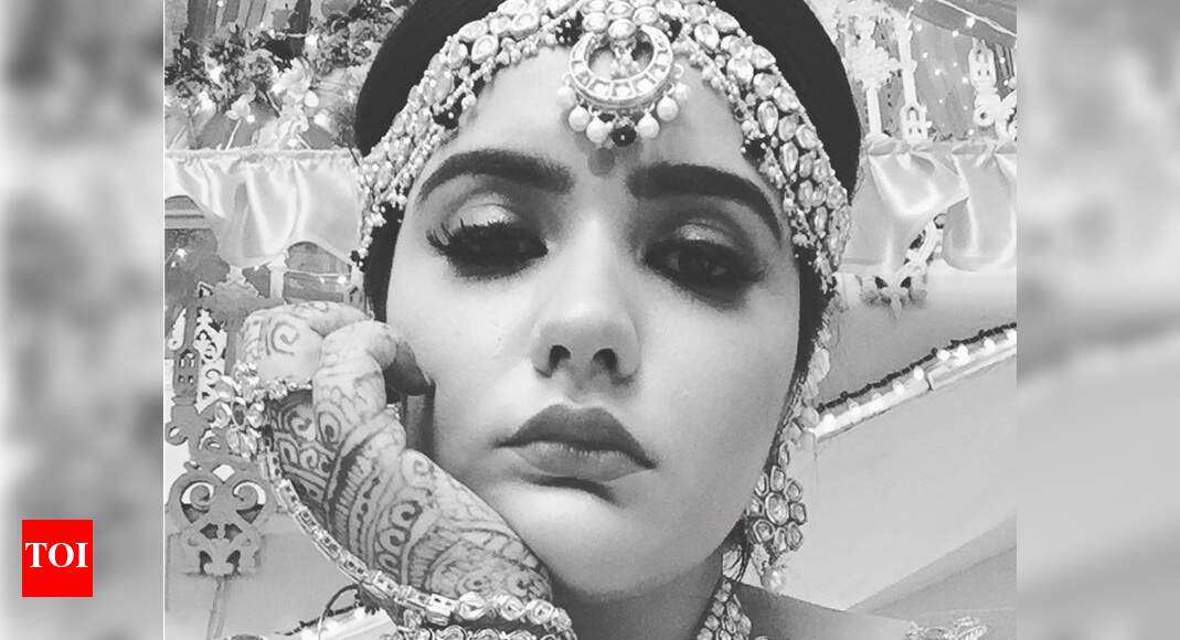 Kulfi Kumar Bajewala fame Anjali Dinesh Anand is ready for her shot ...